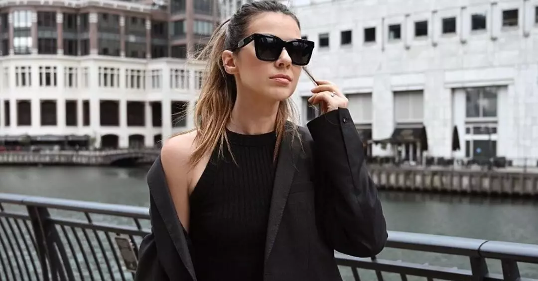 British fashionista show how to wear black and not look older