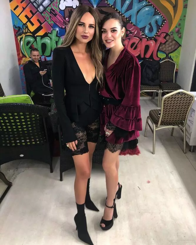 Tatiana Navka and Adelina Sotnikova: how do you dress figure skating champions 61051_13