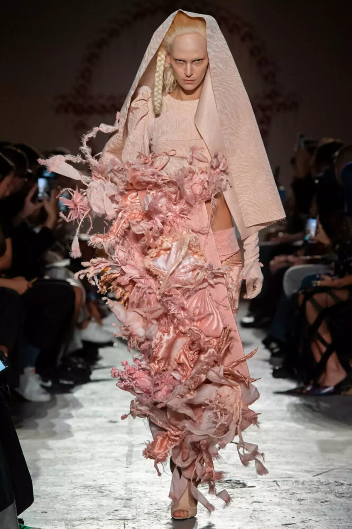 Ghosts of the past and poodles on the head: The most insane fashion shows in London 61118_14