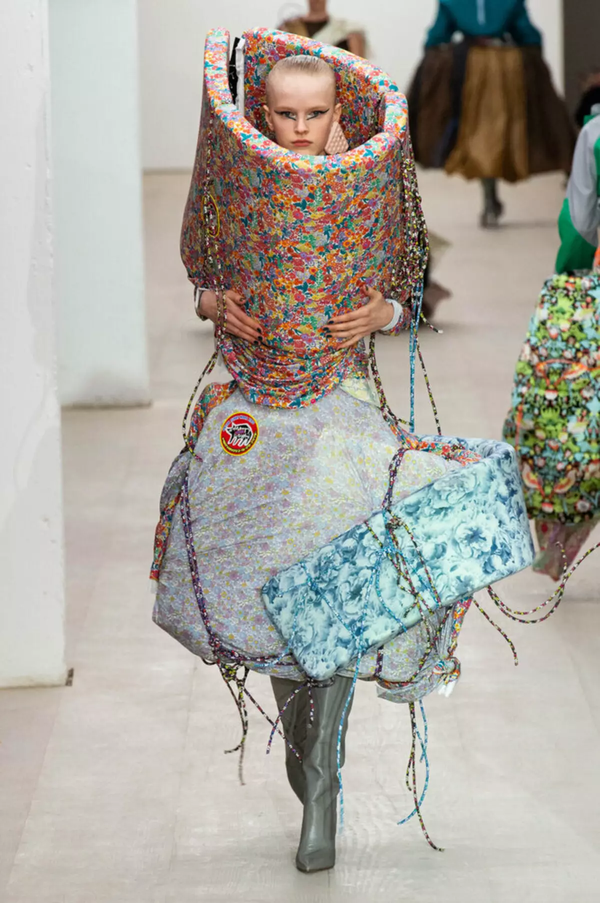 Ghosts of the past and poodles on the head: The most insane fashion shows in London 61118_4