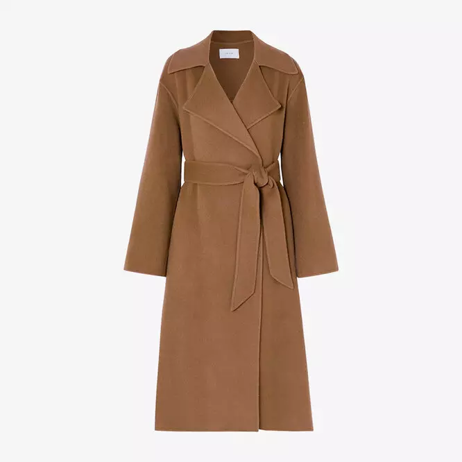 New Classic: How to transform a beige coat with accessories 61261_7