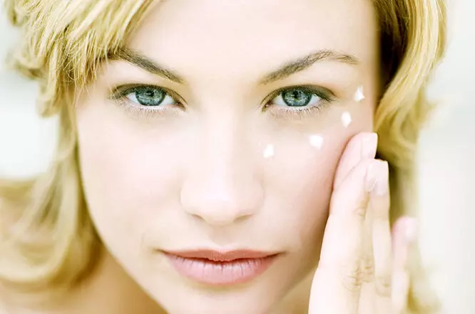 Skin care around the eyes: what means to choose and how to use them 62635_3