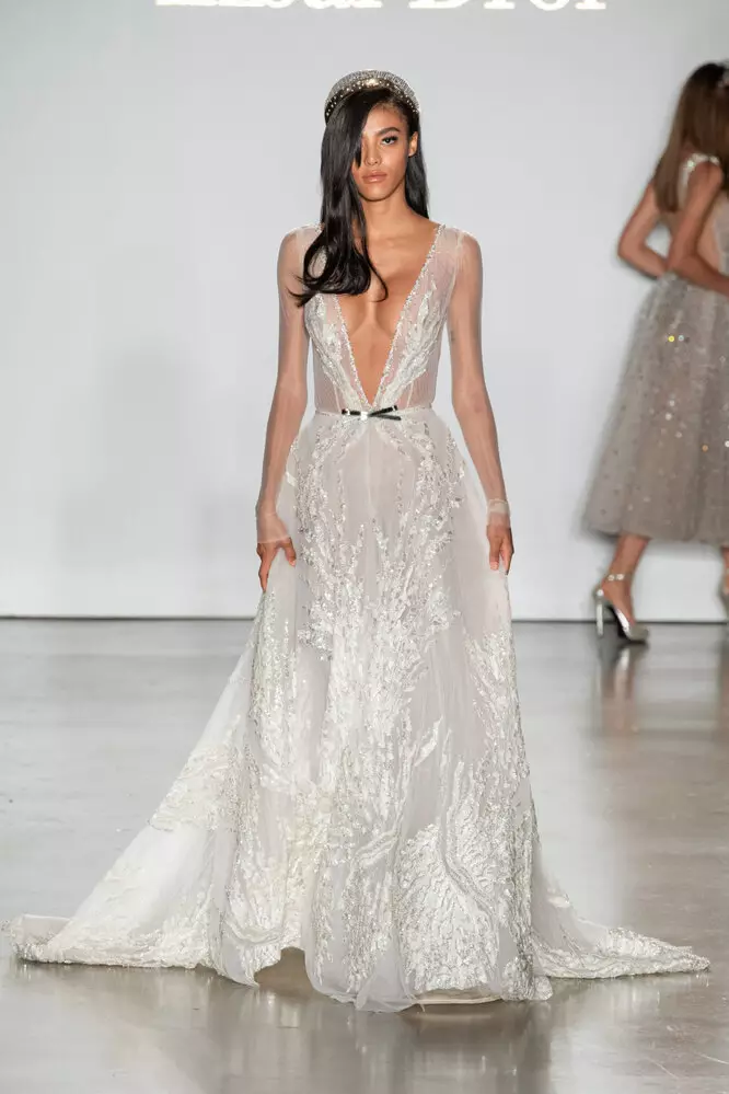 Sort Veil og Sea Ruffle: Hoved Trends Wedding Fashion med New York Podium 626_8