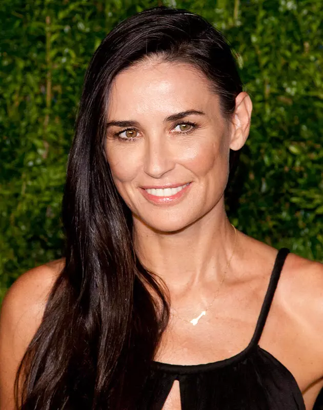 Demi Moore and 7 more stars, which changed the shape of the chin and all his life 62943_6
