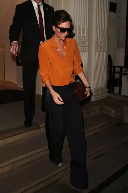 How to wear wide pants and look cool: learn from Victoria Beckham. 63528_2