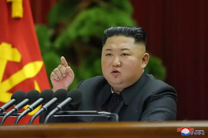 Wes-Media: Noord-Koreaanse leier Kim Jong Yun is krities na die hartchirurgie 6355_1