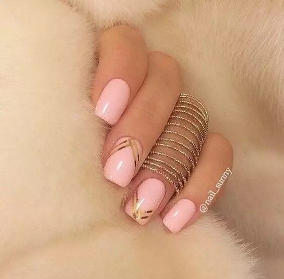 Feminine and gentle: 30 spectacular ideas for pink manicure 64576_11