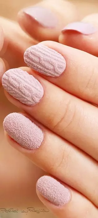 Feminine and gentle: 30 spectacular ideas for pink manicure 64576_12