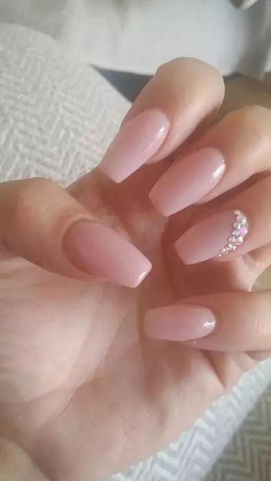 Feminine and gentle: 30 spectacular ideas for pink manicure 64576_15