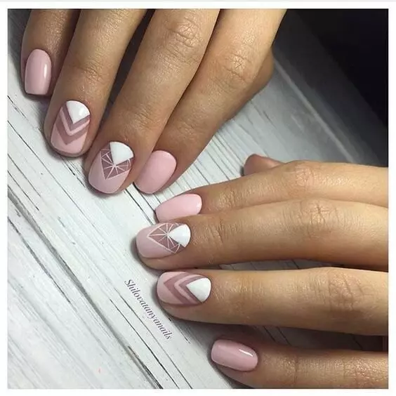 Feminine and gentle: 30 spectacular ideas for pink manicure 64576_24