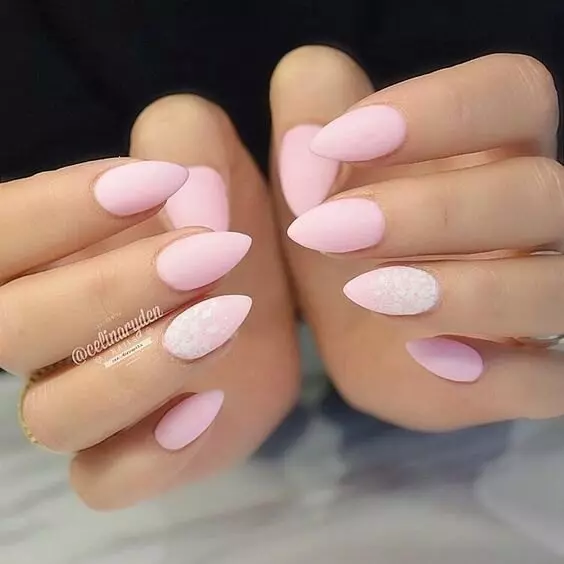 Feminine and gentle: 30 spectacular ideas for pink manicure 64576_27