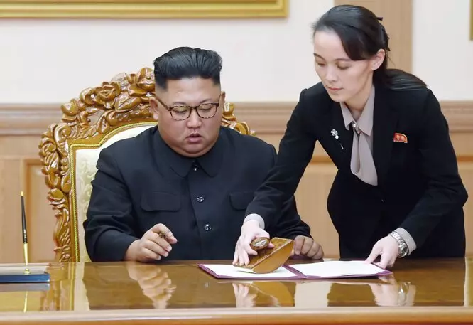 Ким Чен Айаны ким өзүнүн кызматына ким алмаштыра тургандыгына белгилүү болду. Сиз ишенбейсиз, бирок бул саясатчы аял 6457_3