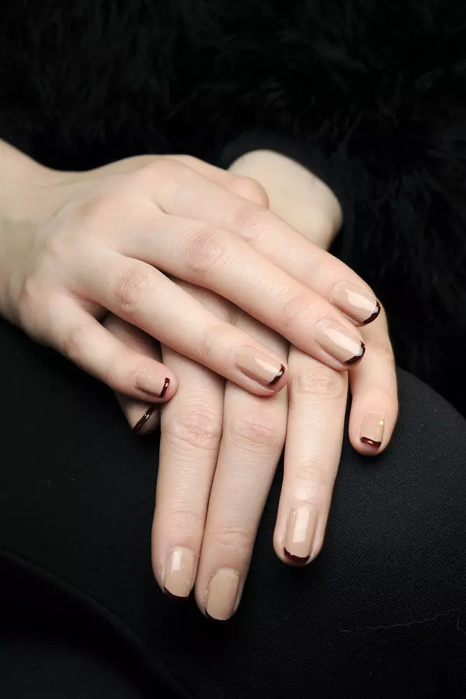 French manicure 2.0: the best ideas to raise the mood 64601_13