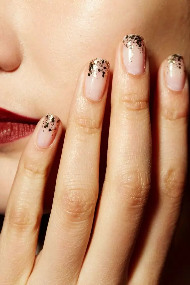 French manicure 2.0: the best ideas to raise the mood 64601_14