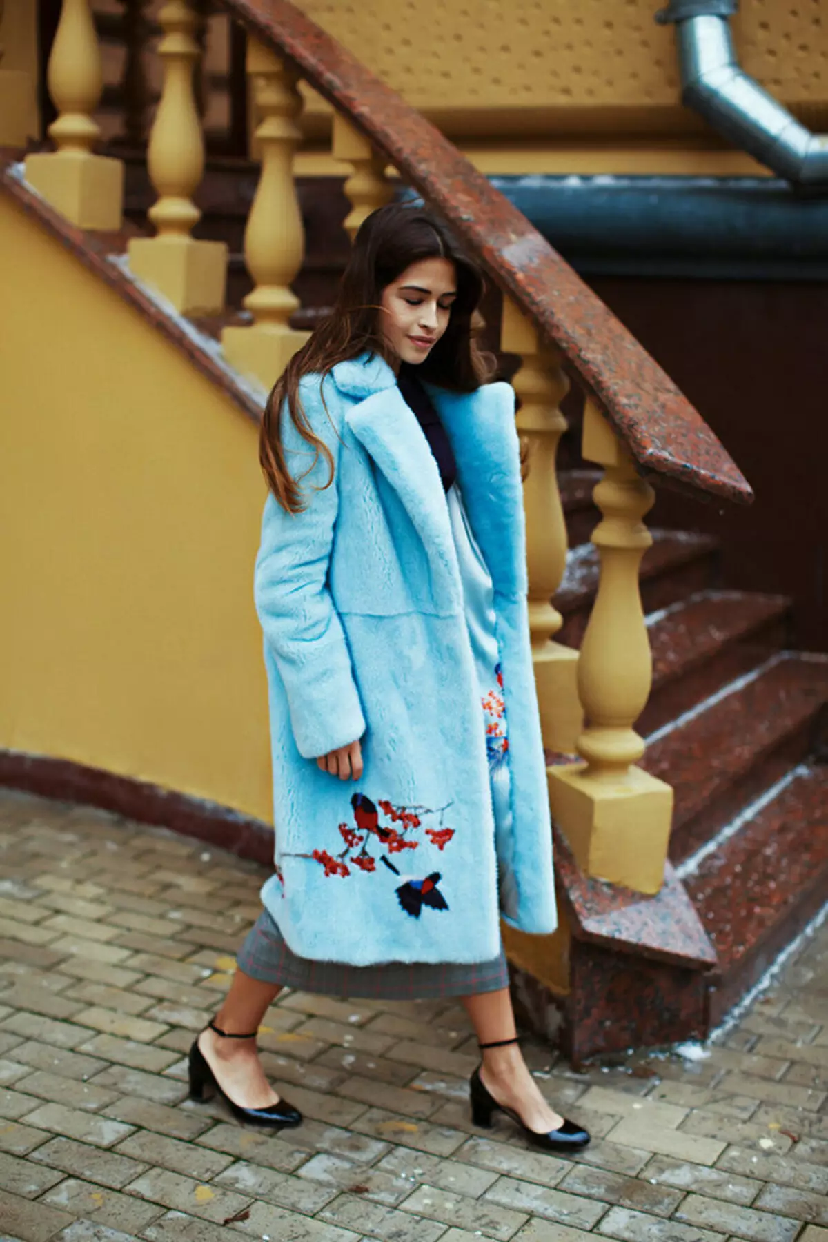 The most fashionable IT-Girl of Moscow tells and shows how to wear a fur coat 65380_2