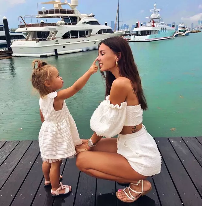 35 years for two! 15 of the most touching pictures of Oksana Samoilova and her youngest daughter Maya 6767_4