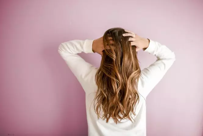 Bold Hair, Dandruff en Jeuken: Hoe de problemen van de hoofdhuid op te lossen 6769_2