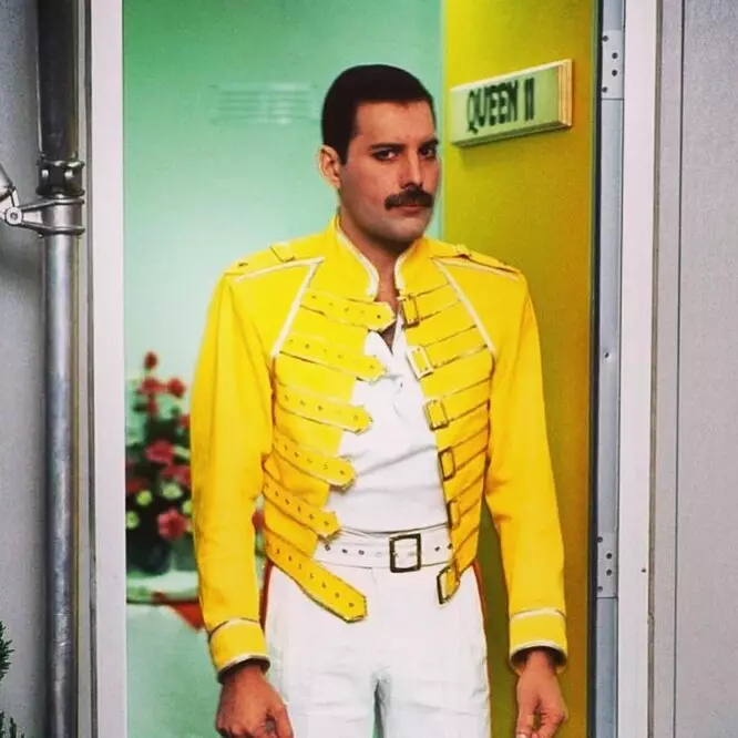 Freddie Mercury Jacket: Masthev for Militari და Rock-Roll სტილი სამოყვარულო 710_2