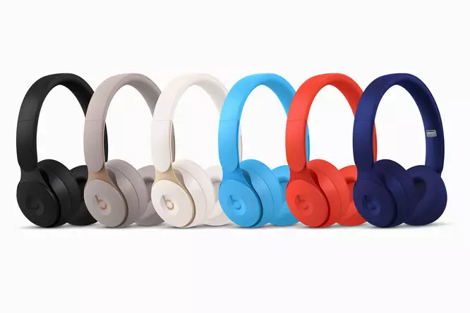 Forget about the surrounding noise: Solo Pro cool headphones from Beats by Dr. Dre. 723_4