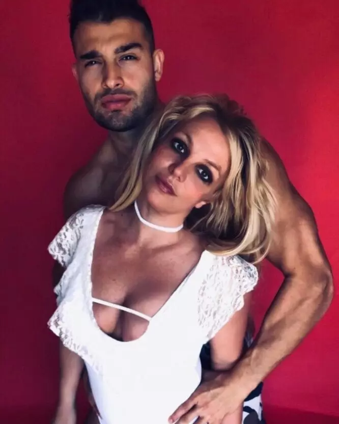 Britney Spears a visat că a devenit o mamă pentru a treia oară. Dar tatăl ia interzis să dea naștere unui tânăr iubit