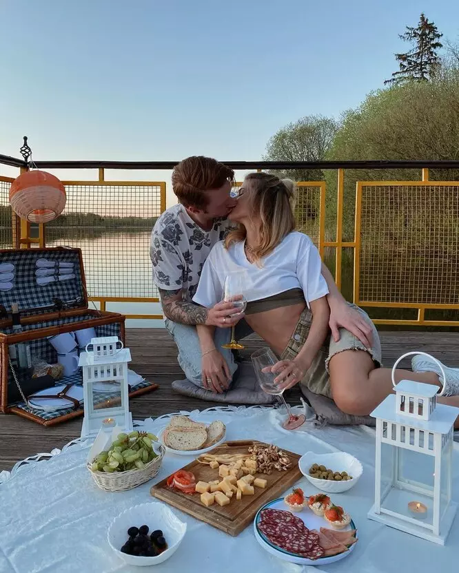 رتبت ابنة كريستي أورباكاي لنيكيتا بيسنياكوف عشاء رومانسي على الرصيف