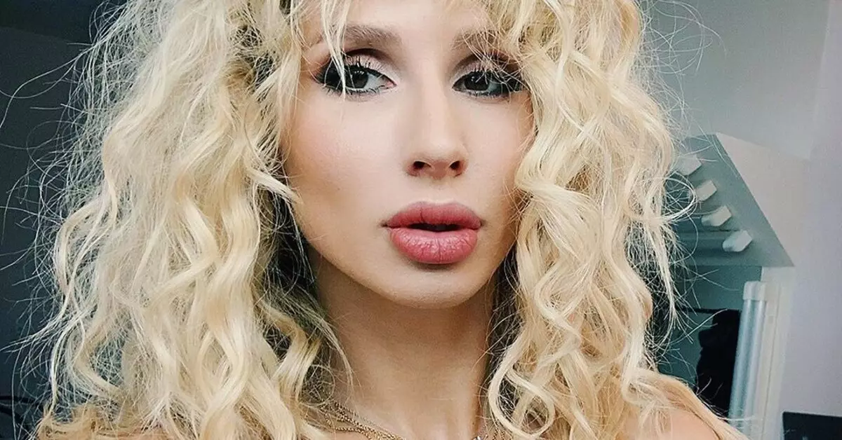 "Selfolation hefur notið góðs af": Svetlana Loboda sýndi óaðfinnanlegur maga með teningur af fjölmiðlum