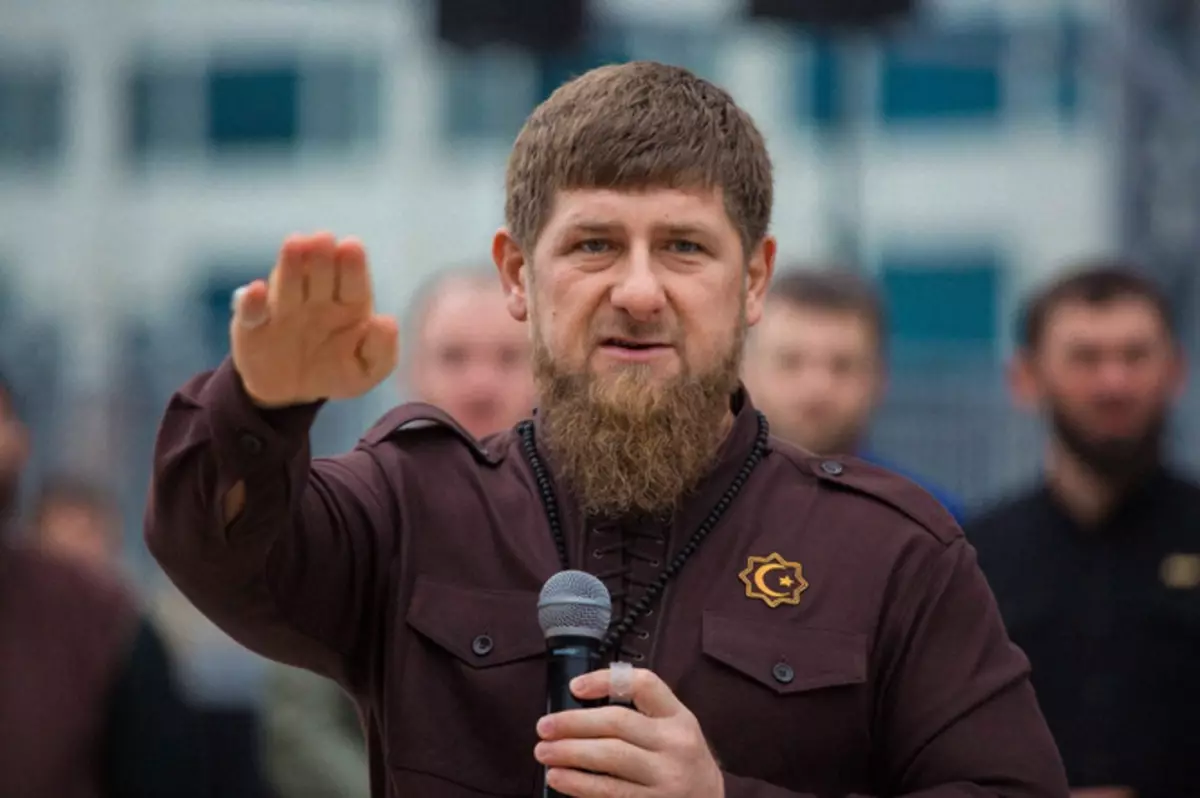 Ramzan Kadyrov dia napitinaritra niaraka tamin'i Coronavirus 8080_1