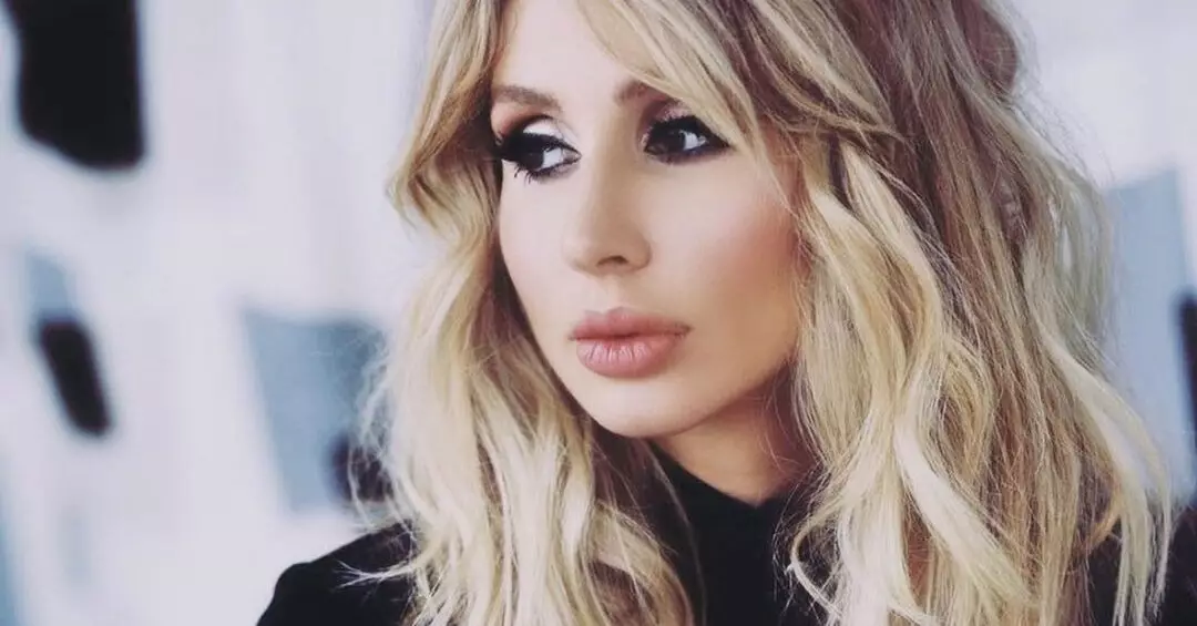 "Min biryar da ku bêyî retouching wêneyan nîşan bide": Svetlana Loboda bersiv da dozên plastîk