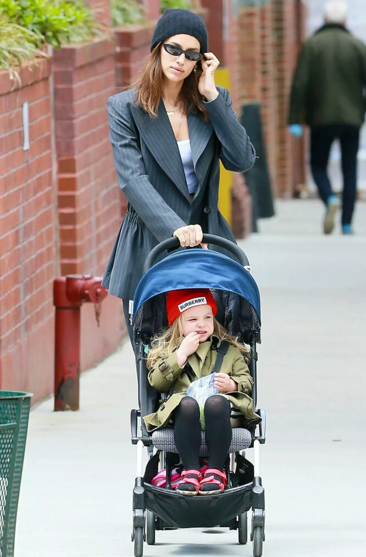 Leia Cooper, North West, Harper Beckham in drugi otroci znanih osebnosti, sledi ves svet