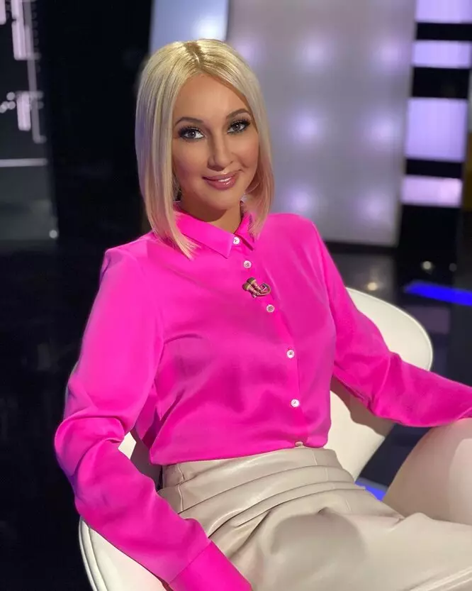 O Lera KudyAvtseva na taliaina na ia le mafai ona talitonuina le taotoga o le palasitika ona o le leaga o le mea na tupu ma le implants 8212_3