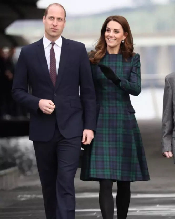 Pantallona ngjyrë kafe dhe xhaketa të shpejta: gjërat e preferuara të monarkëve britanikë për vjeshtë 851_8