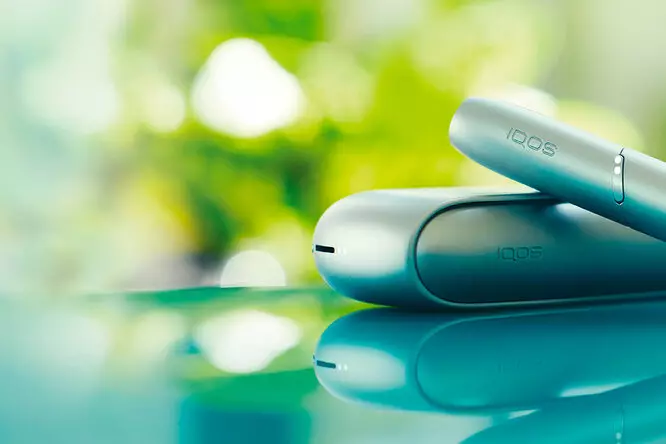 አዲስ ውስን የስብስብ IQos 3 Duos: በበጋ ስሜት ውስጥ ማዕበል ላይ