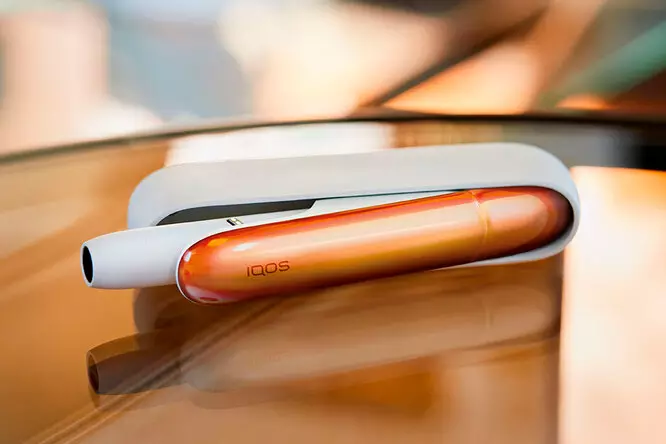 አዲስ ውስን የስብስብ IQos 3 Duos: በበጋ ስሜት ውስጥ ማዕበል ላይ 8604_4