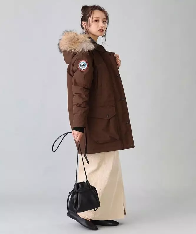 Enorme, brillante e brillante: onde mercar a chaqueta máis de moda para outono e inverno 875_4