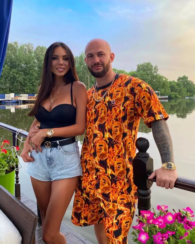 Au lieu de mille mots: Jigan a publié une photo conjointe avec Oksana Samoilova après le divorce défaillant 8876_3
