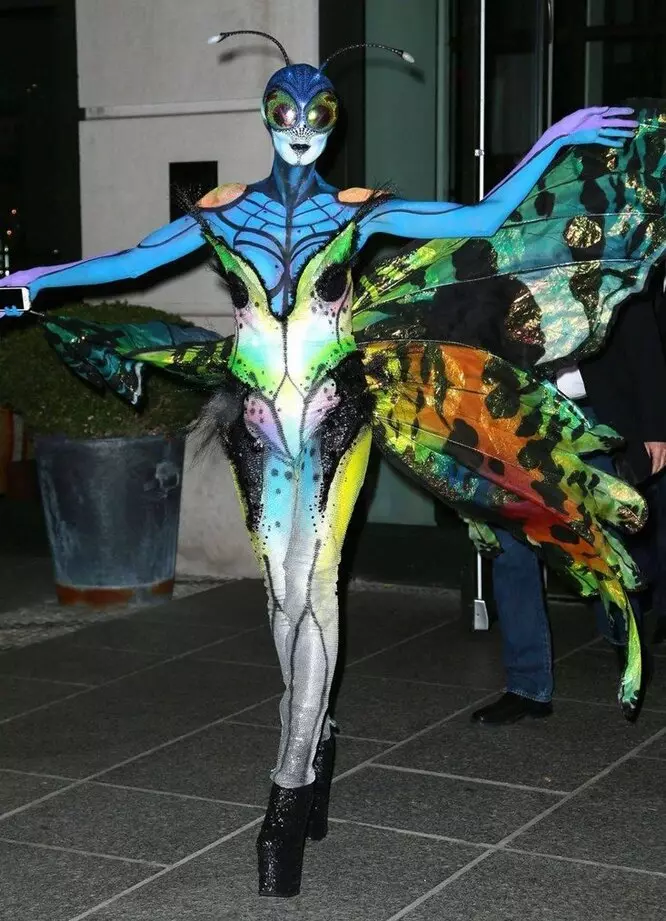 Heidi Klum, Reese Witherspoon and others: stars who love to dress up on Halloween 906_4