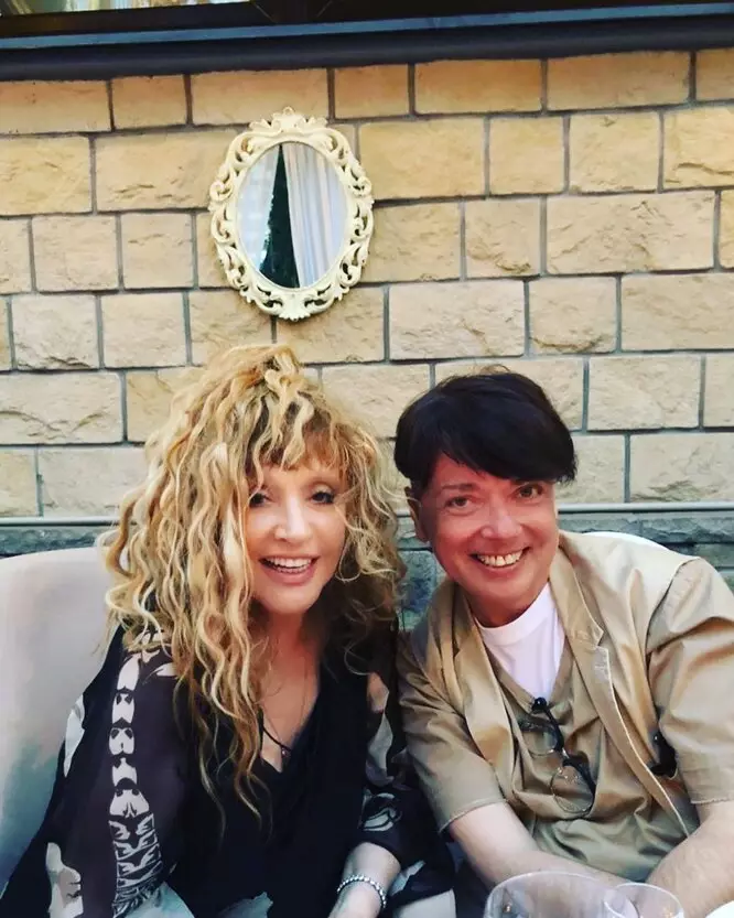 Alla Pugacheva ด้วยการตัดผมอินเทรนด์และในภาพย้อนยุคดูอ่อนกว่าวัยเป็นเวลาหลายทศวรรษ 9144_2