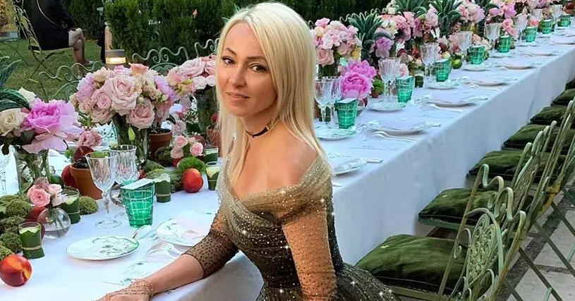 Yana Rudkovskaya masangkeun poto khusus sareng putra anu kasép, anu ngancik 18 taun